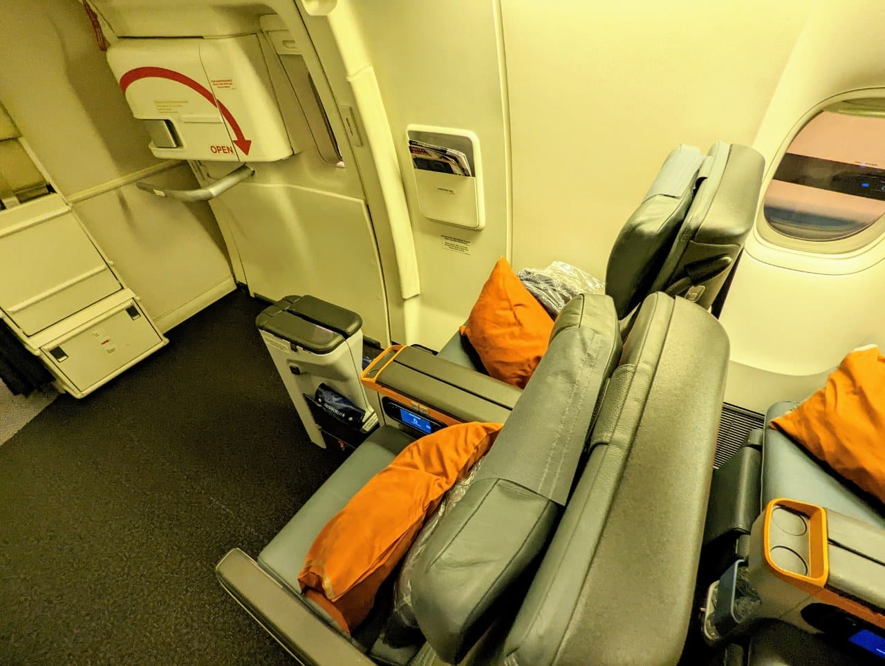 Review: Singapore Airlines B777-300ER Premium Economy NRT-SIN - The ...