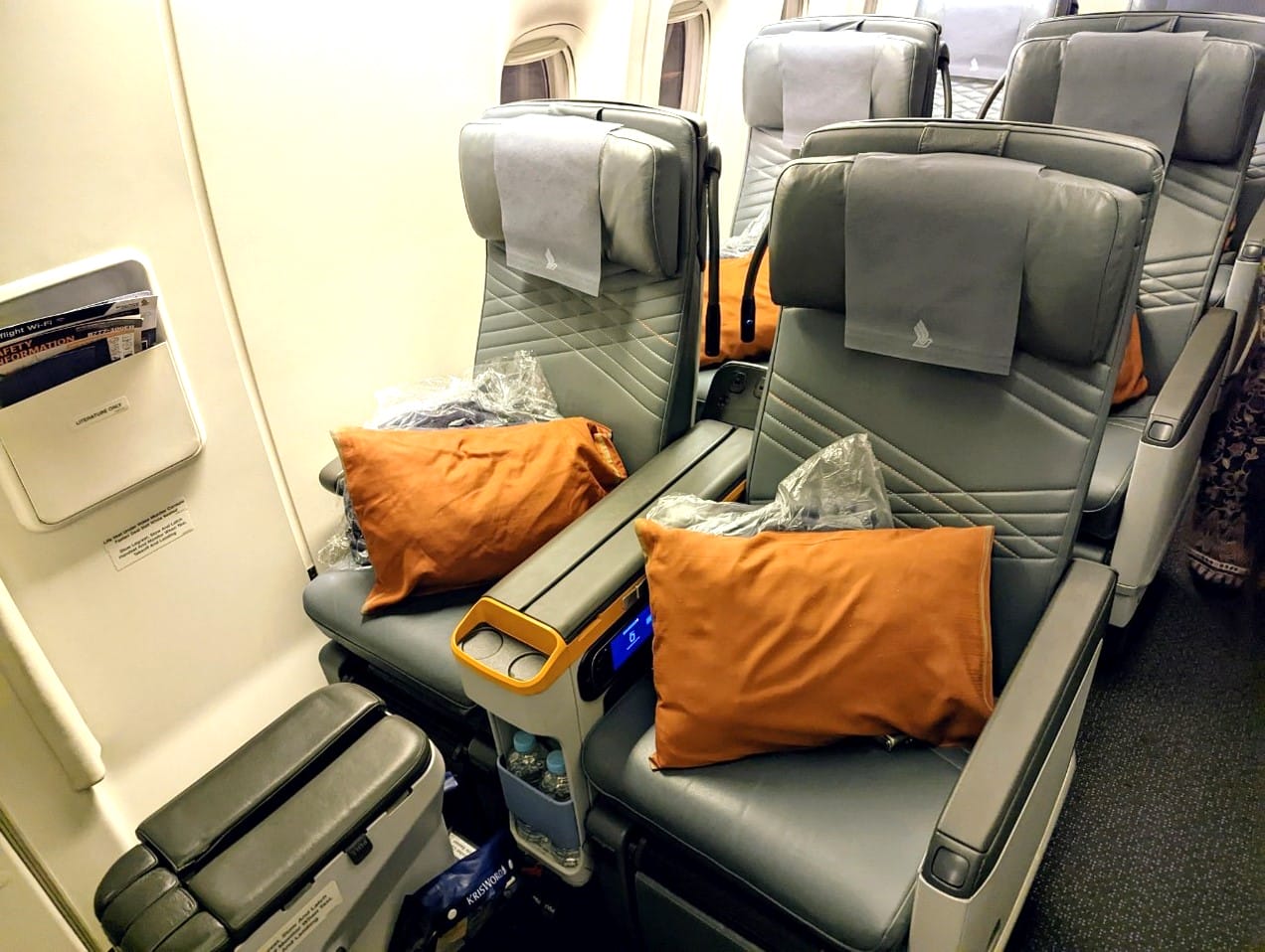 Review: Singapore Airlines B777-300ER Premium Economy NRT-SIN - The ...